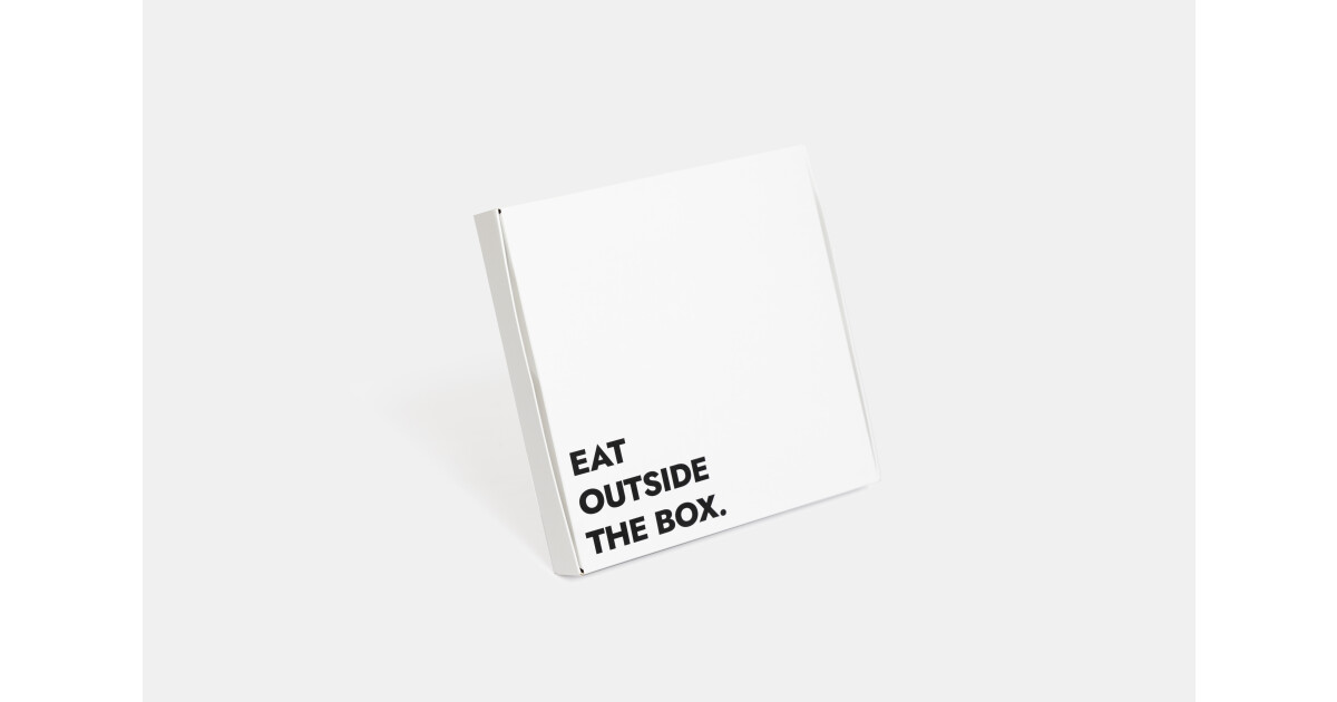Pizzabox with "Eat outside the box"-print